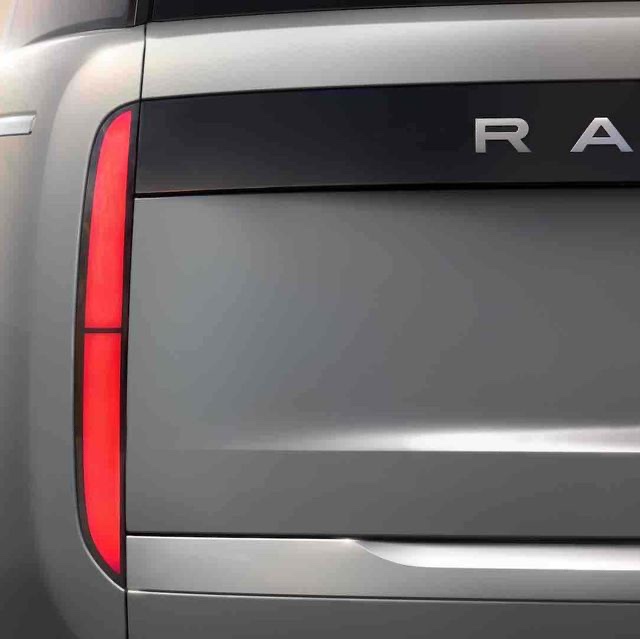 Range Rover présente son premier SUV électrique, prêt à braver les eaux ...